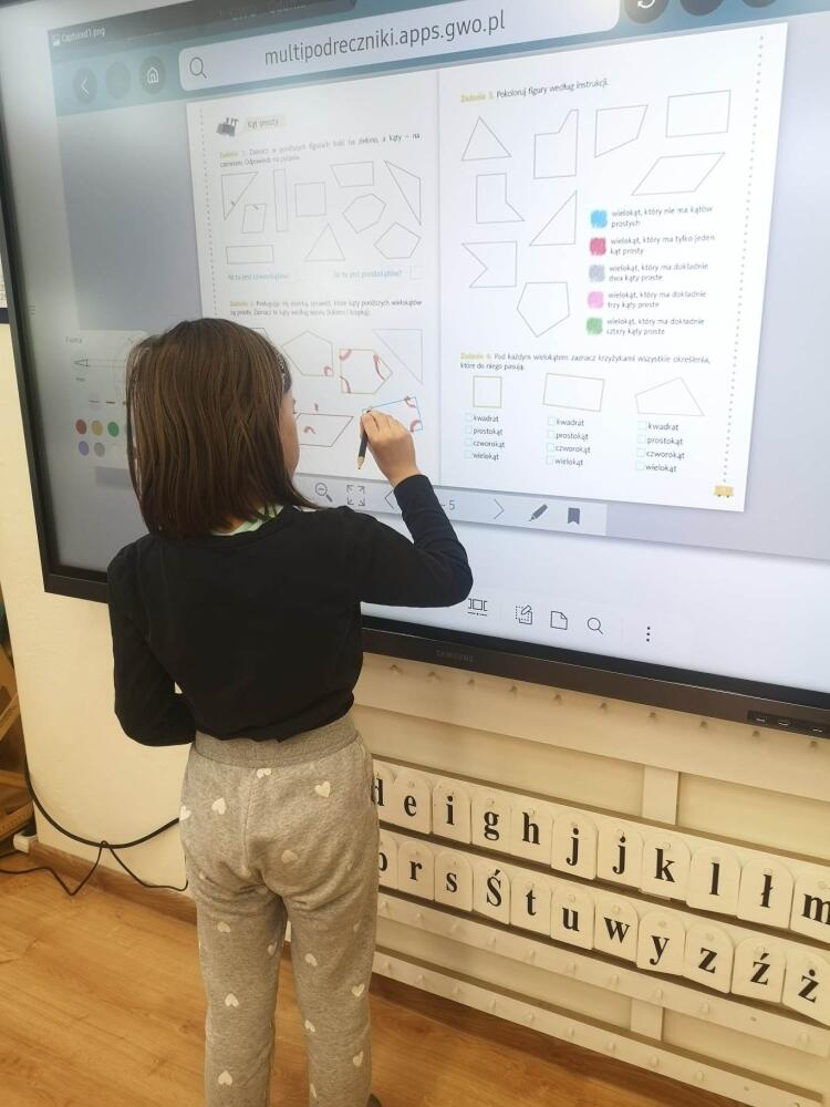 Tablica interaktywna na zajęciach klasy 3b - Szkoła Podstawowa nr 2 im ...